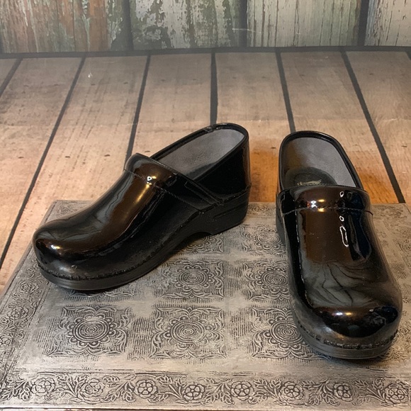 Dansko | Shoes | Dansko Black Patent Leather Work Comfort Clogs With Xp ...